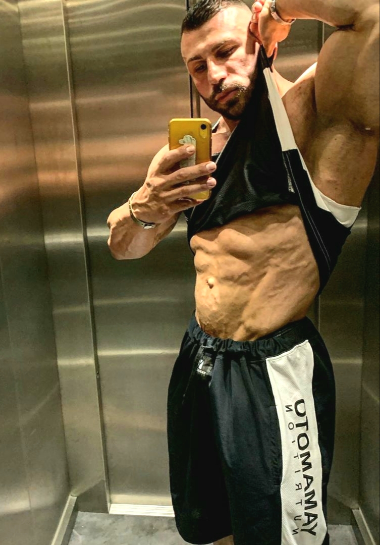 Hola Bodybuilders: Andrea Muzilla IFBB Pro