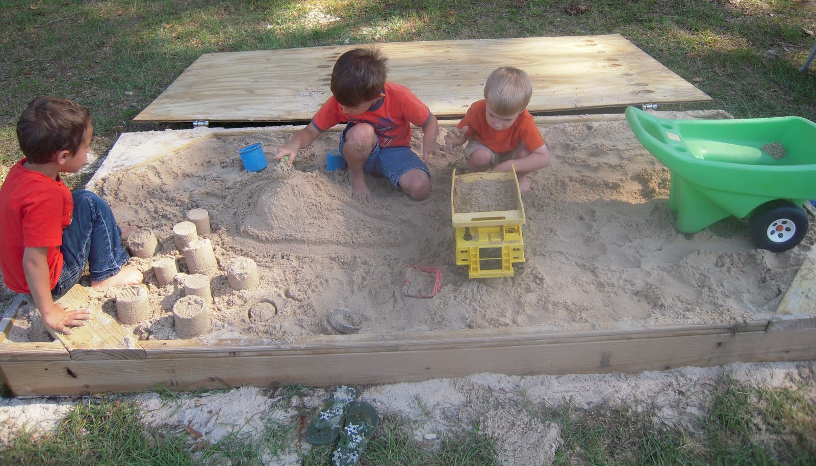 La-La's Home Daycare: Sandbox Fun