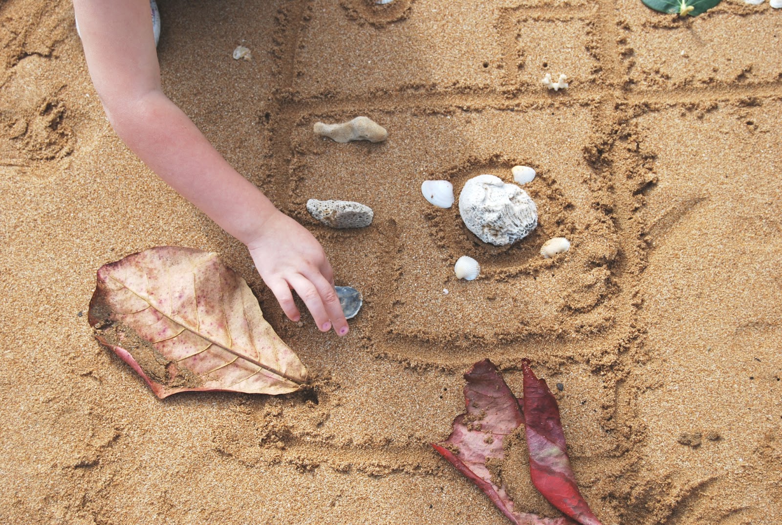 A Little Learning For Two: Beach Sand Doll House