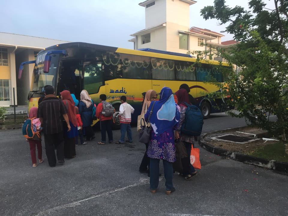 WADI BAS & VAN: Perkhidmatan Bas Persiaran dan Van di Kangar Perlis