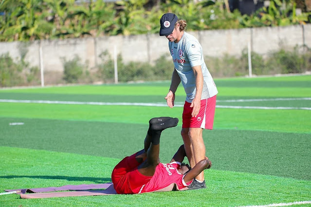 NAHODHA WA SIMBA JOHN BOCCO CHINI YA UANGALIZI MAALUMU | Soka La Bongo