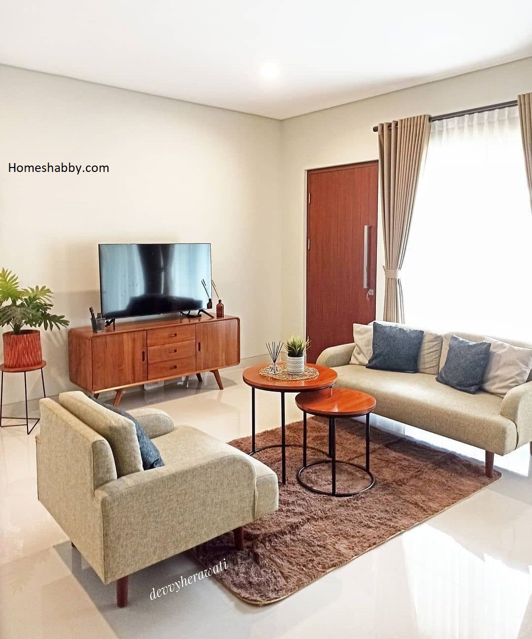 6 Desain Ruang Tamu 4 x 3 Menyatu dengan Ruang TV. Bikin Betah dan ...