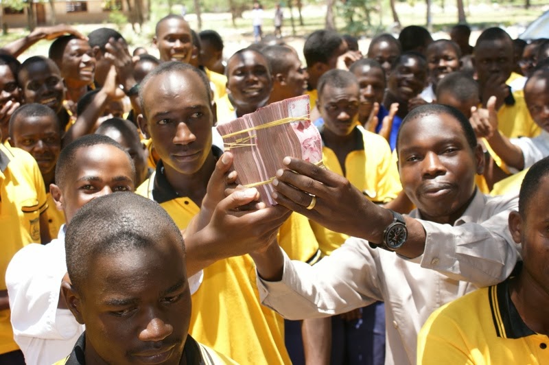 MATUKIO @ MICHUZI BLOG: LUGUMI ENTERPRISES LTD YAKABIDHI PAMPU YA MAJI ...