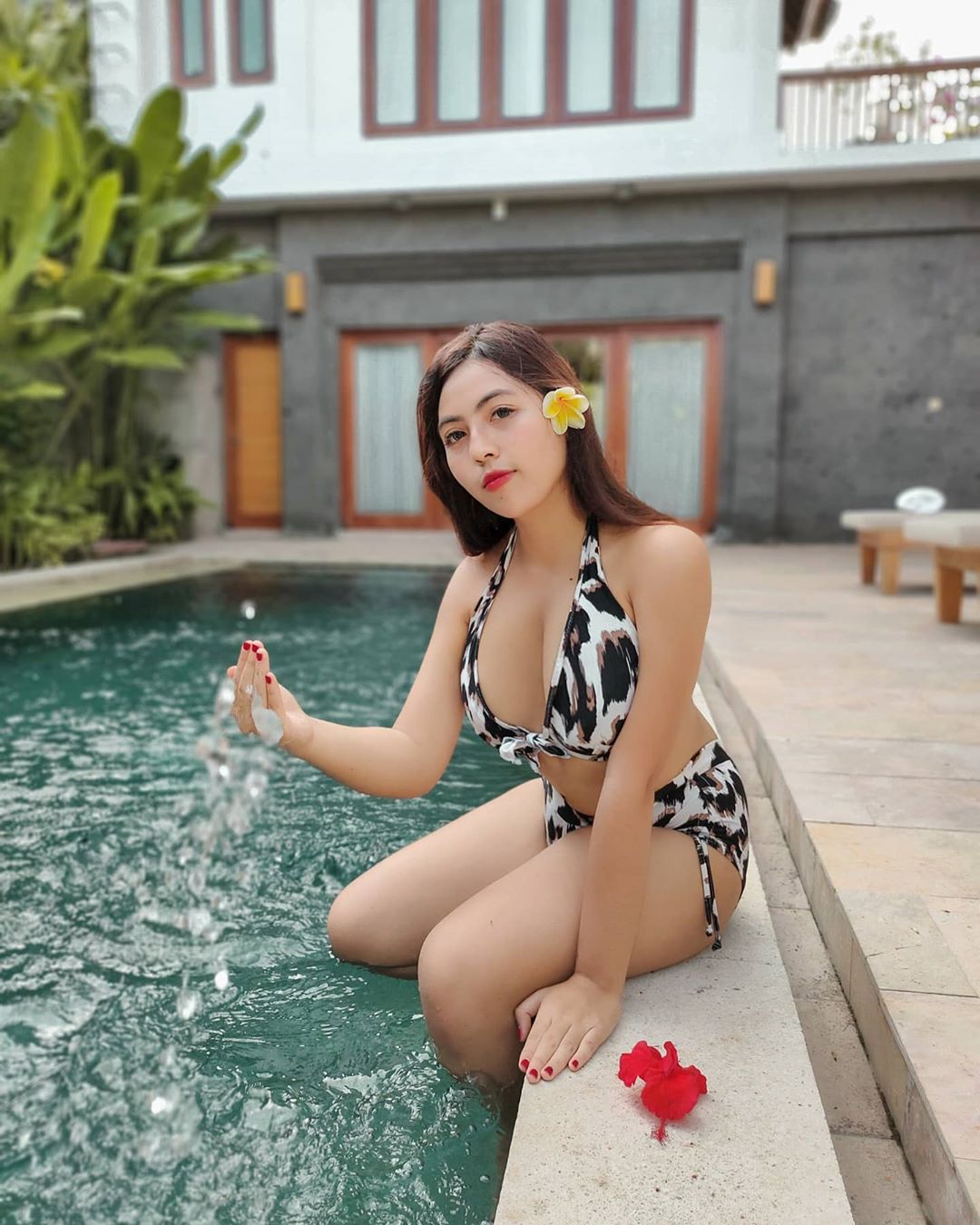 30+ Foto Bikini Seksi Diah Widya Padmi - RUARBIASA