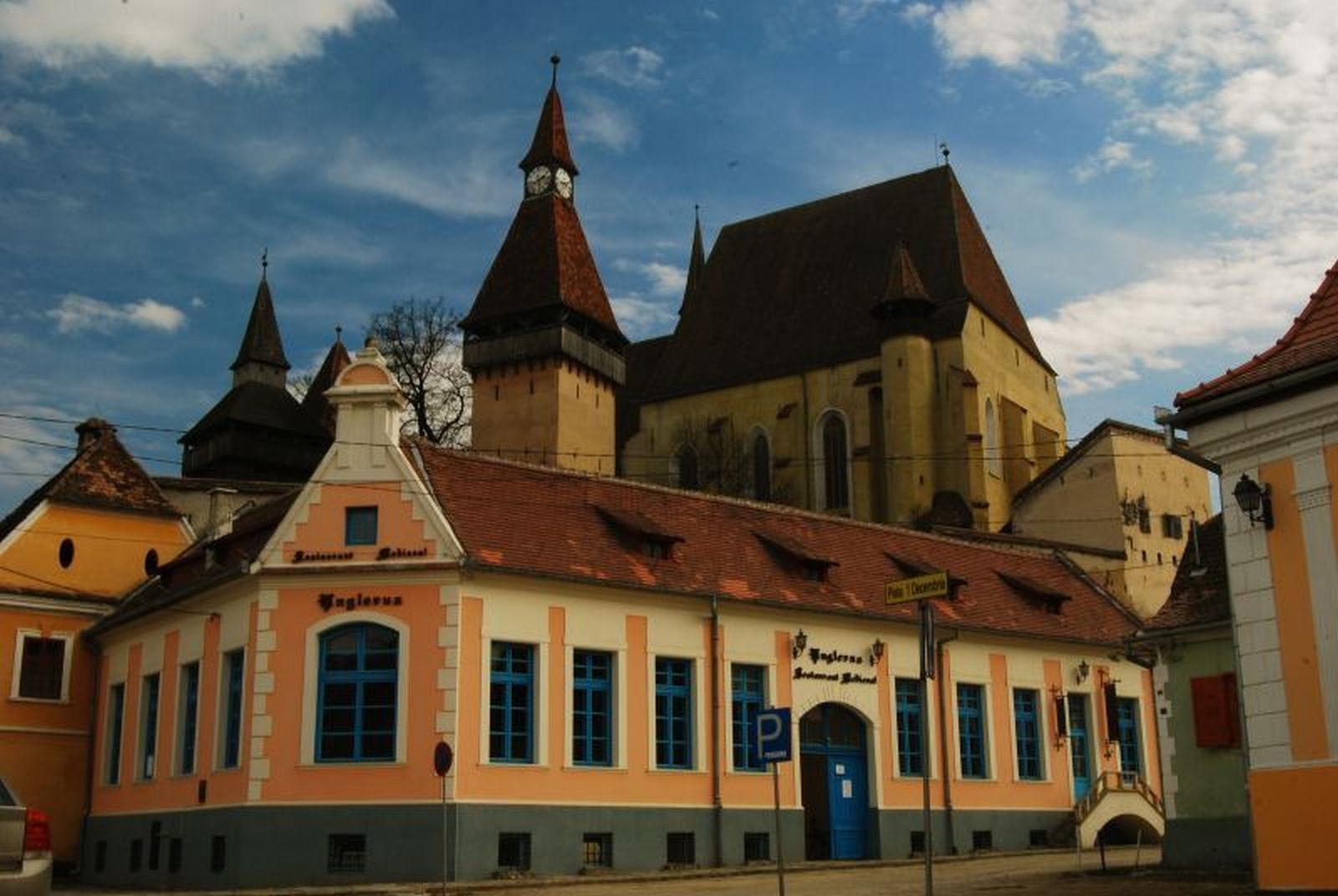 undeva la mijloc: Biserica fortificată din Biertan - Bierthalm ...