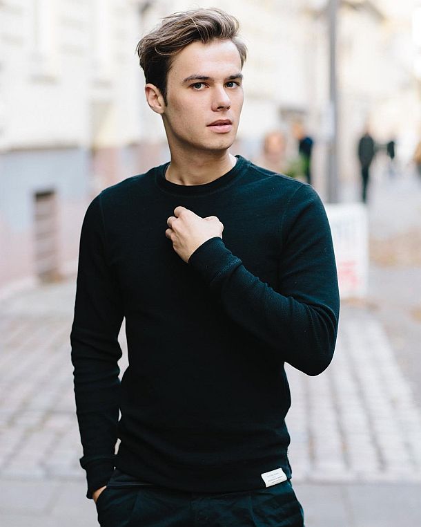 Favorite Hunks & Other Things: Favorite Import of the Day: Tom Gronau