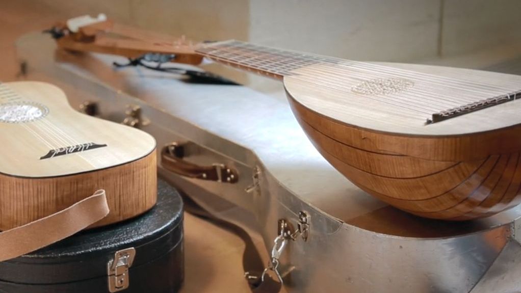 リュートわーるど -Lute World-: Vol d’un théorbe, instrument baroque rare, à ...