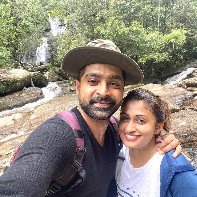 25 photos of the life of Kavinga Perera who married a beautiful doctor