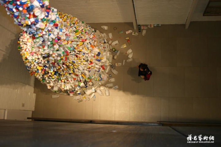 PictoVista: 36-feet Gigantic Trash Tower