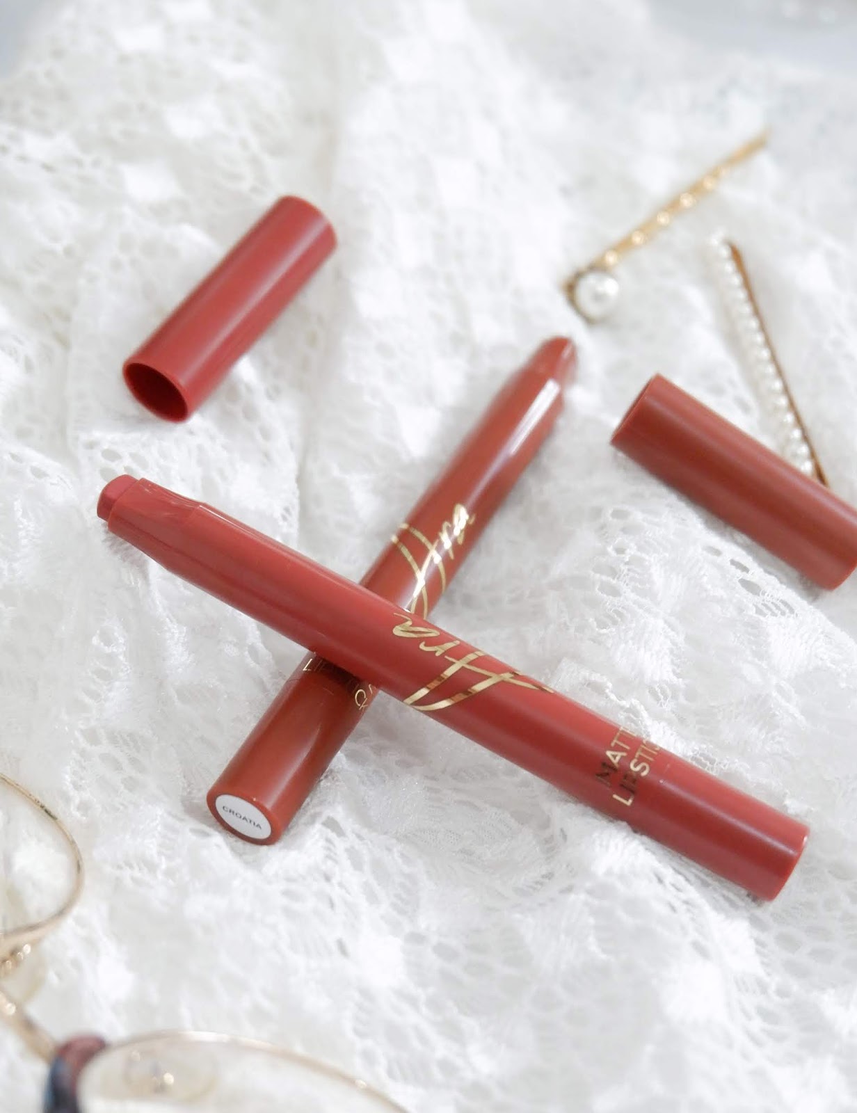 ARA COLOURS MATTE LIPSTICK FT. EVER BILENA REVIEW — Cessa