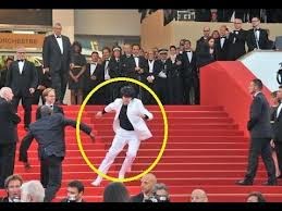crunch27: Jason Derulo Did NOT Fall Down The Stairs At Met Gala