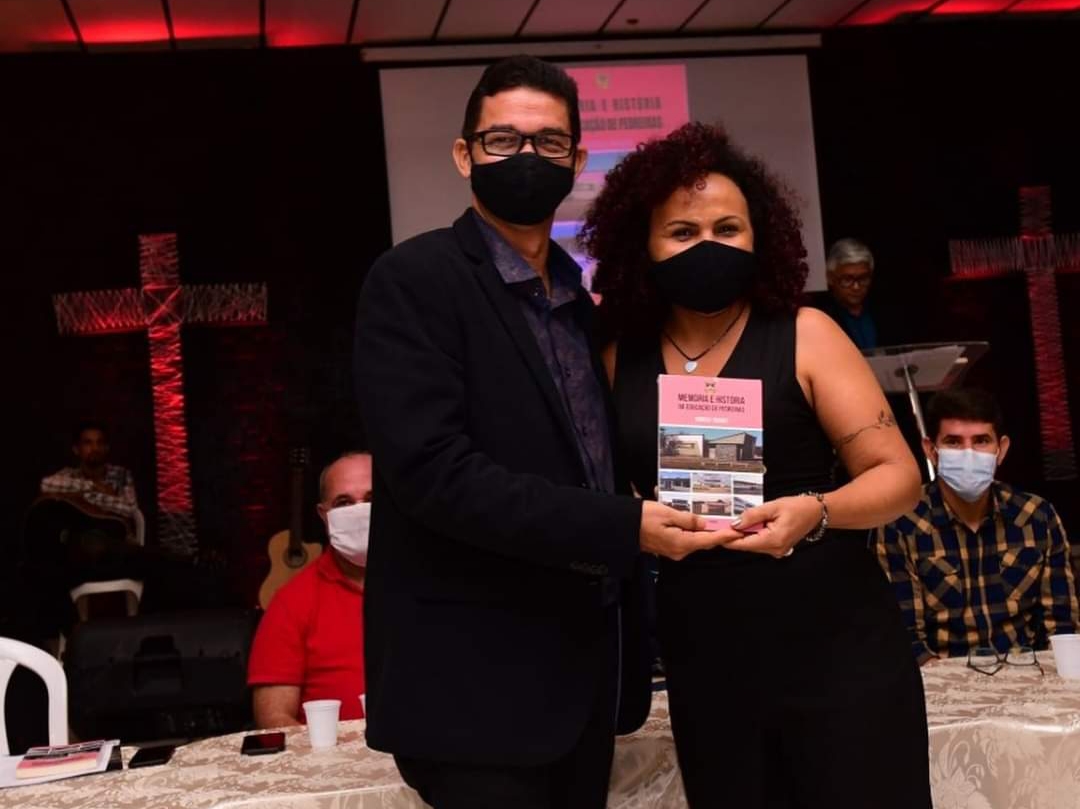 VÍDEO | Poeta e escritor Marcus Krause lança o livro "Memória e ...