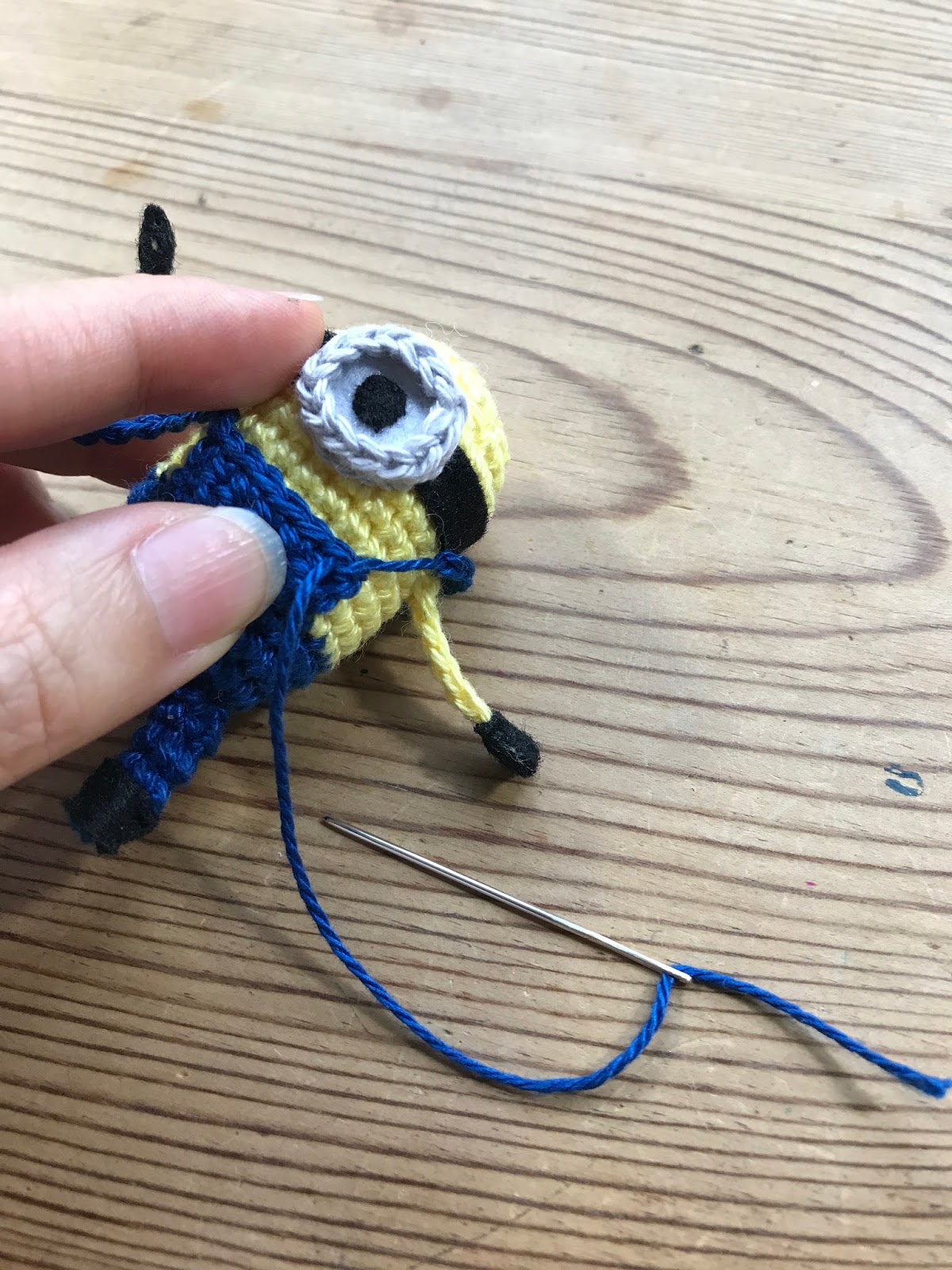 stuff susie made: Mini Minion Keyring Crochet Pattern
