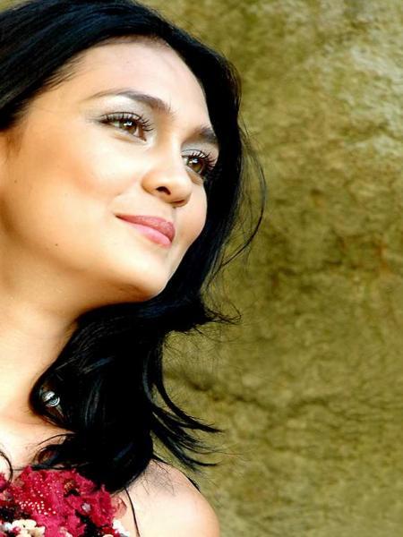 Foto Artis Cantik Luna Maya Terbaru Gambar Foto Wallpaper