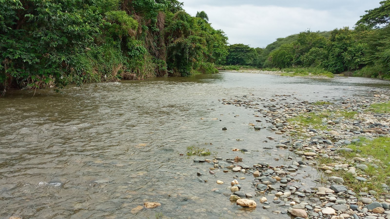 Mi Lente Pujols: Lluvias Devuelven Caudal Ecológico al Rio Amina, Mao