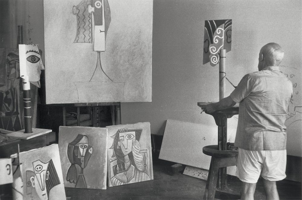 20 Amazing Vintage Photographs of Pablo Picasso in His Studios From ...