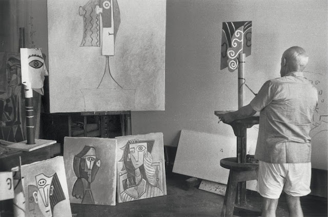 20 Amazing Vintage Photographs of Pablo Picasso in His Studios From ...
