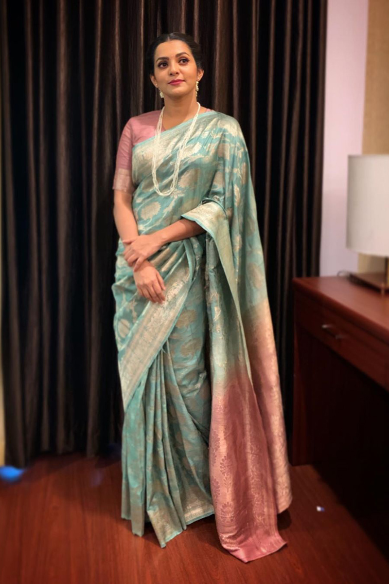 Actress Parvathy Menon (Parvathy Thiruvoth) Latest Stills