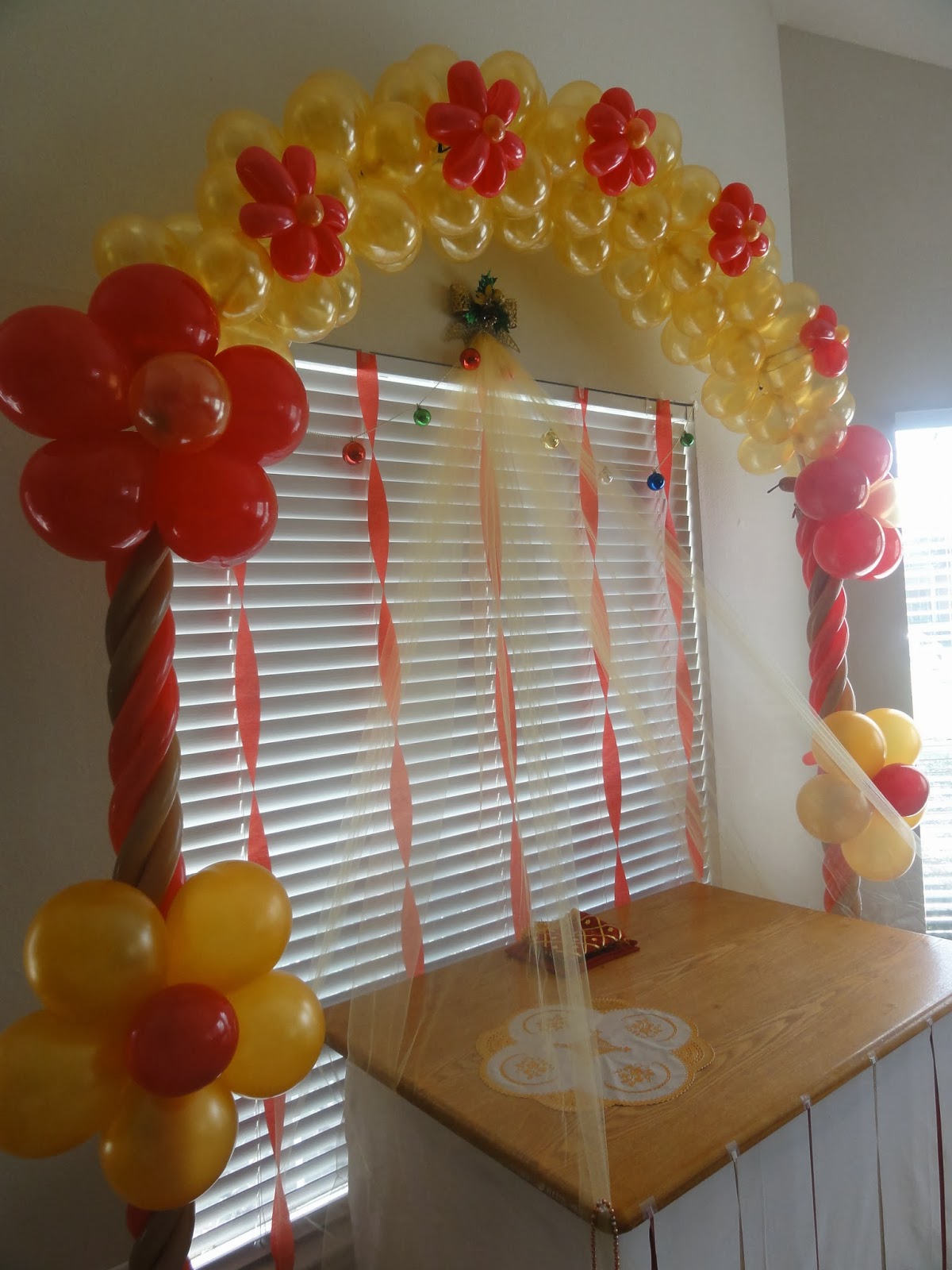 Santo Diamond Balloon Design: Balloon decoration for festive