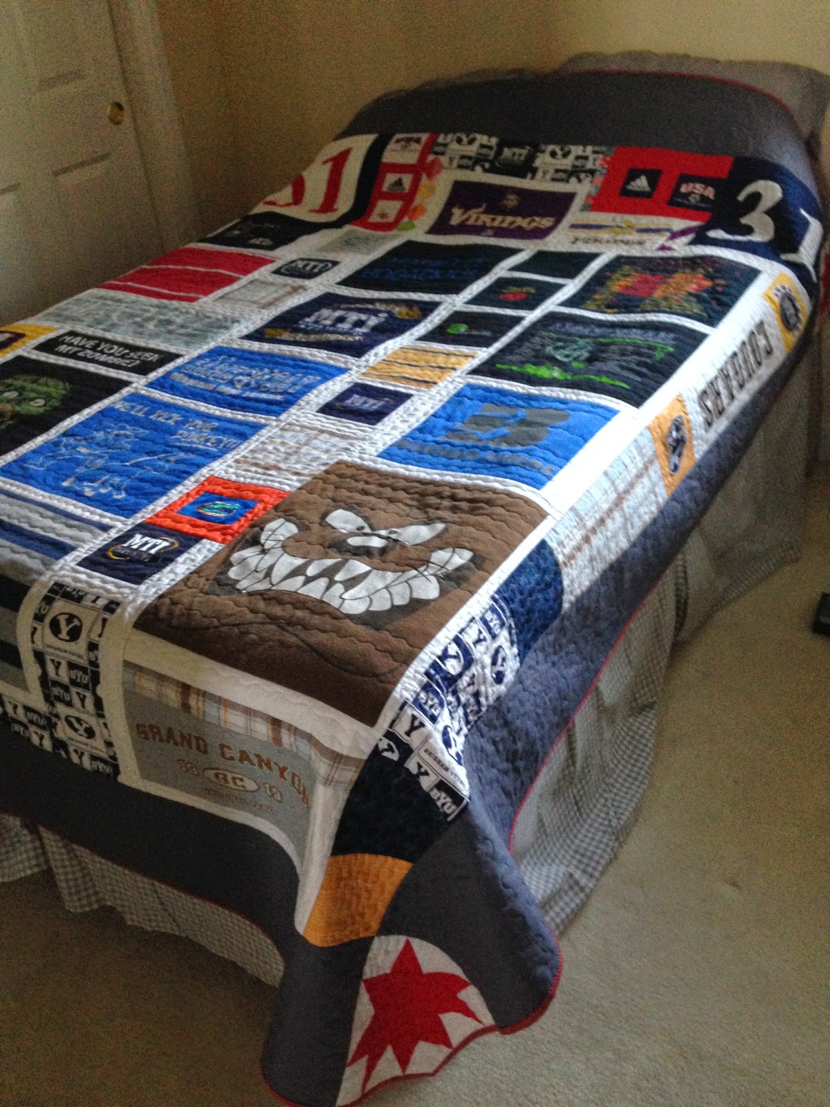 dream quilt create: Tee Shirt Quilt, finished!