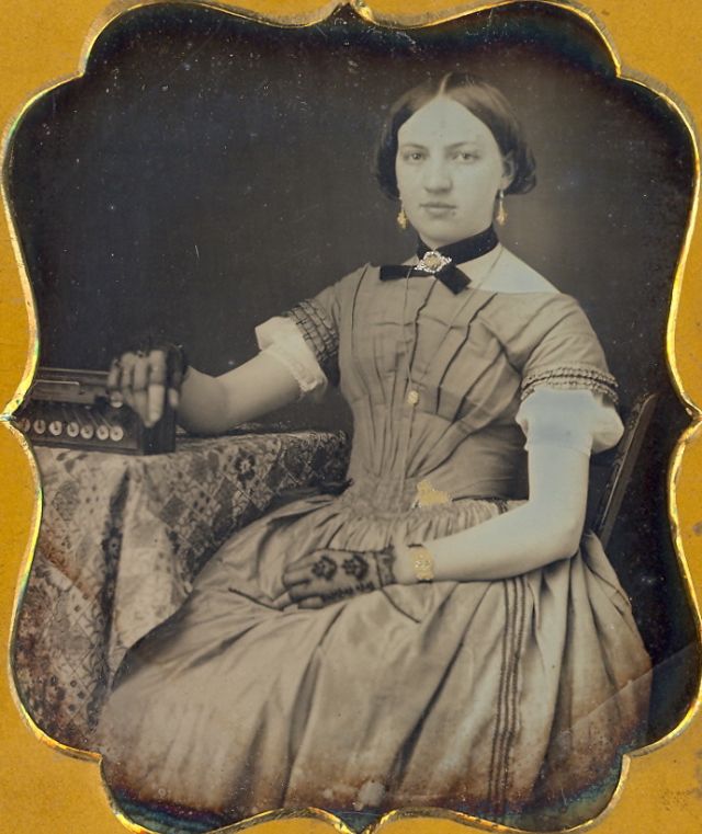 30 Fabulous Photos Show Fashion Styles of Victorian Girls in the Mid ...