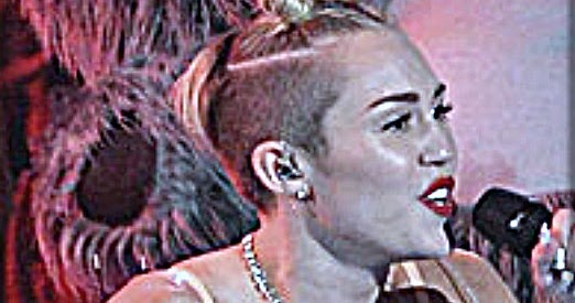 Miley Cyrus VMAs 2013 Performance Of 'We Can't Stop' Hits The MTV ...