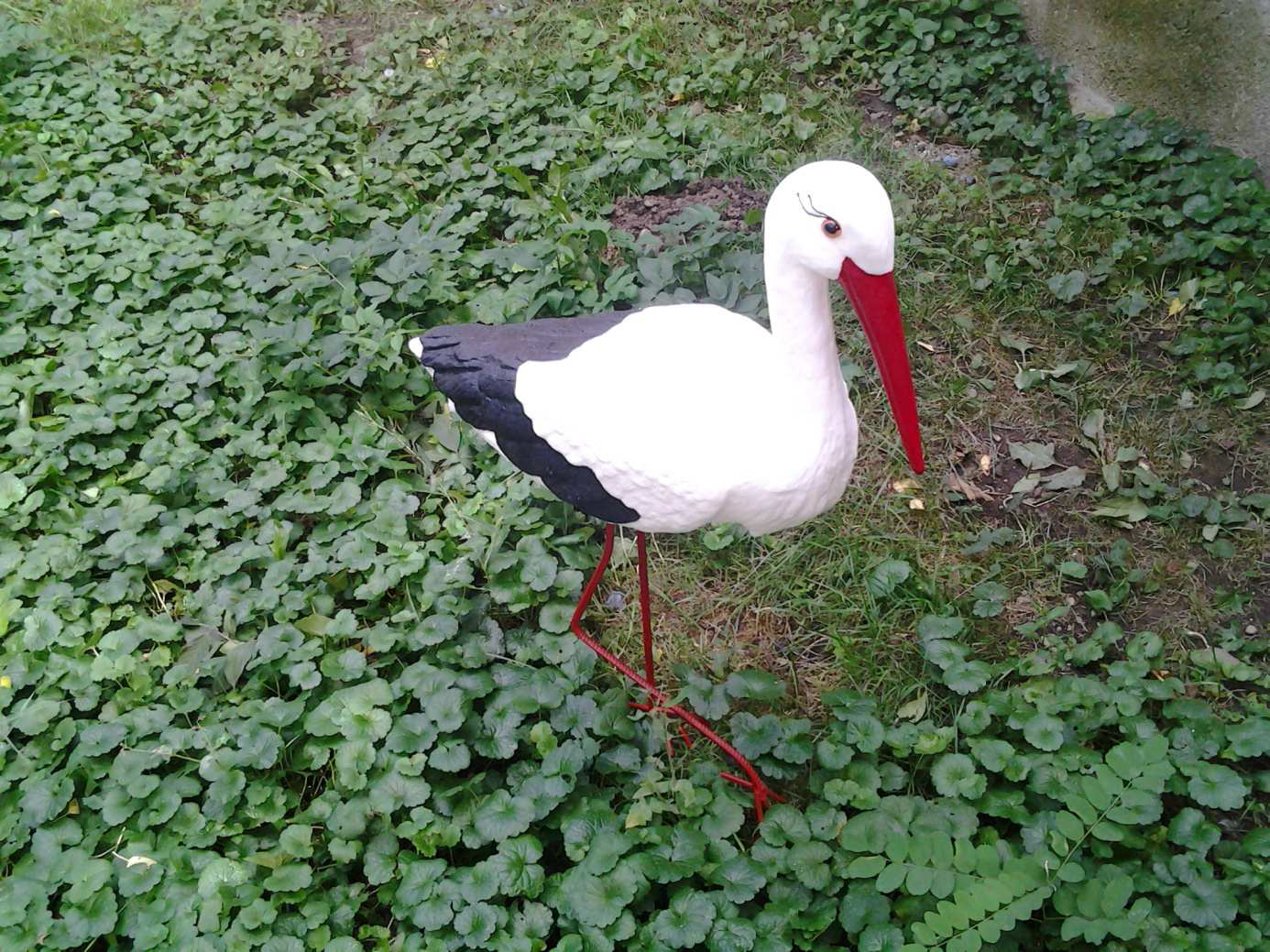 Plastic storks and other home and garden decoration factory