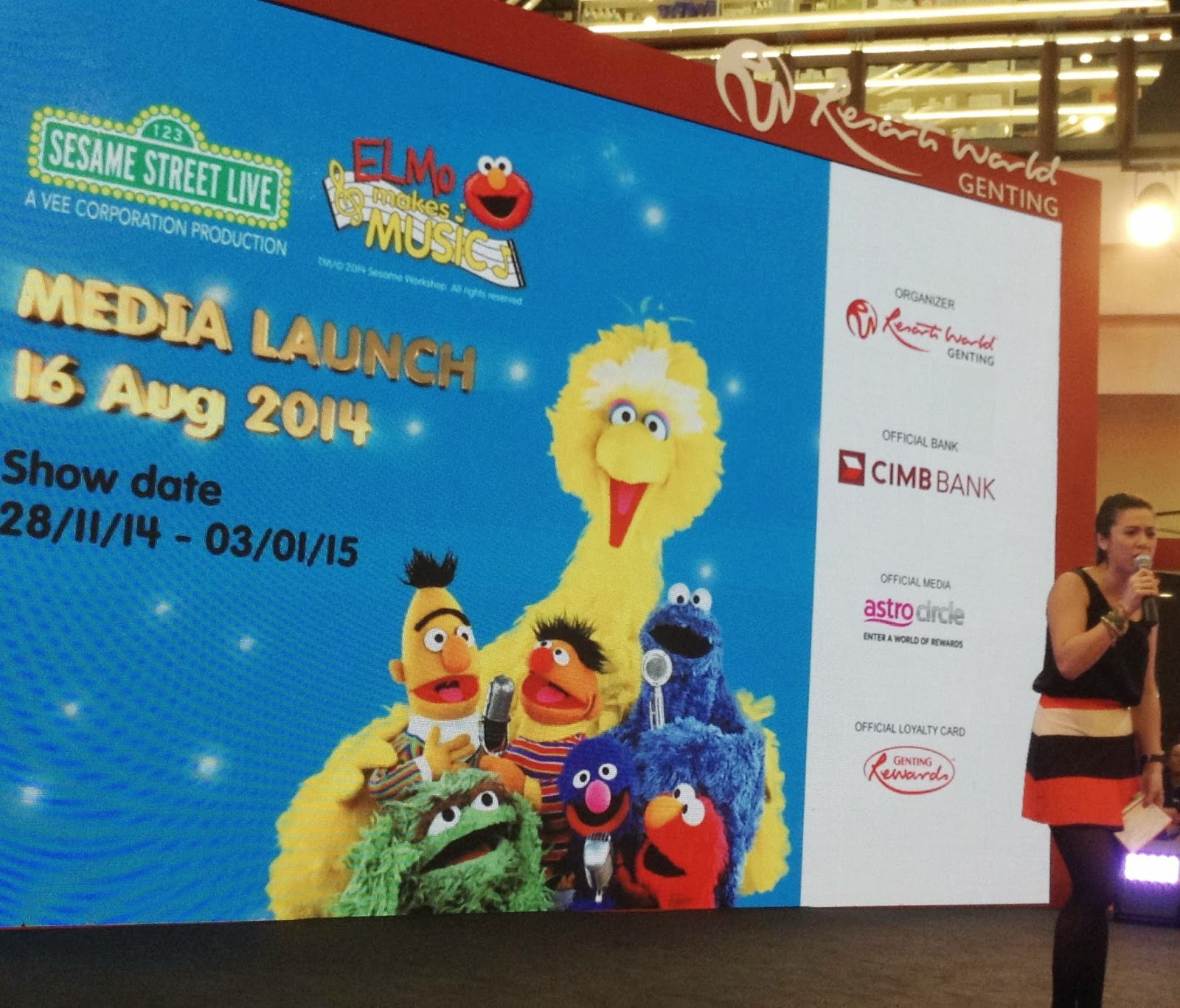 5 Little Angels: SESAME STREET LIVE - ELMO MAKES MUSIC