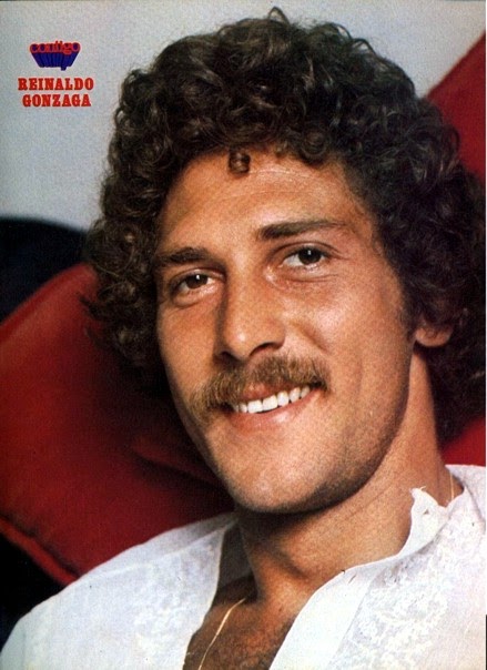 Astros em Revista: REINALDO GONZAGA - O GALÃ CANTOR