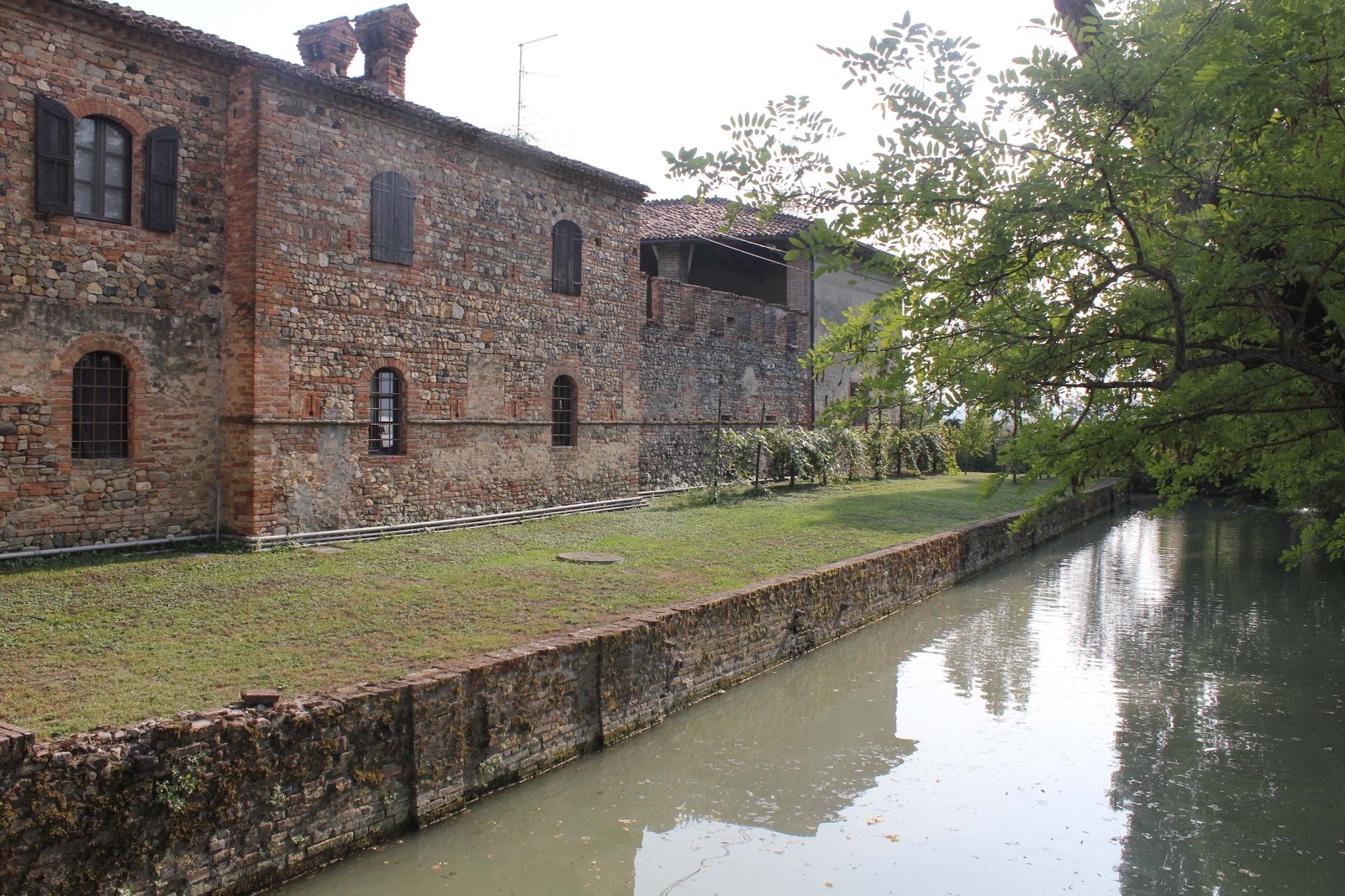 Emilia Misteriosa: MISTERIOSE PRESENZE E SIMBOLI ESOTERICI AL CASTELLO ...