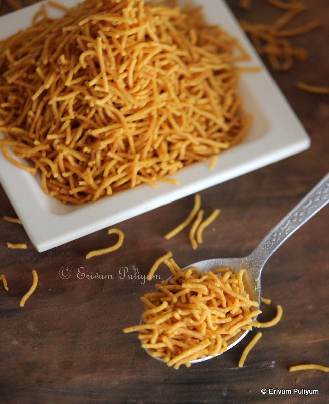 Erivum Puliyum: Aloo Bhujia | Crunchy Potato Mixture (Step by Step Pics)
