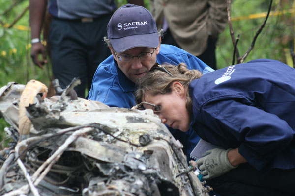 `SAITOTI` CHOPPER CRASH PROBE;VICTIMS FAMILIES WANT IN...ALSO SEE FRESH ...