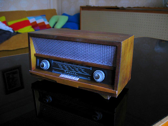 Tesla Poezia 427A Radio Paper Model | Paperized Crafts