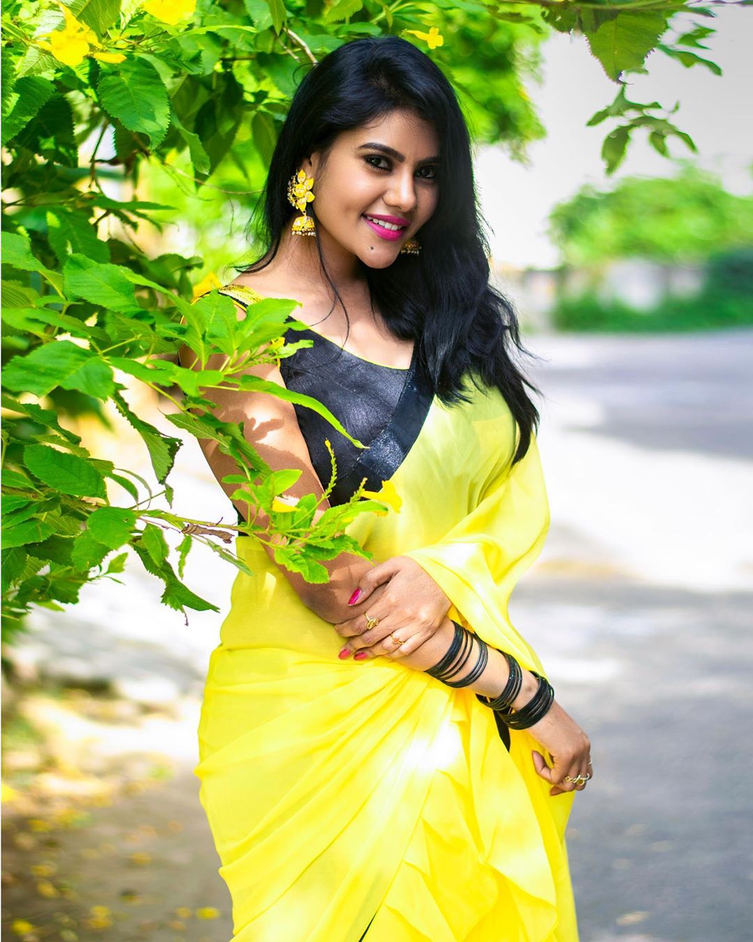 Nivisha Hot Navel Photos Collection Instagram, Serial Stills