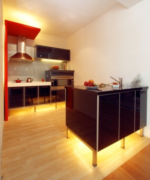 klikrumahanda: Kitchen Set yang Berfungsi Ganda sebagai Cermin