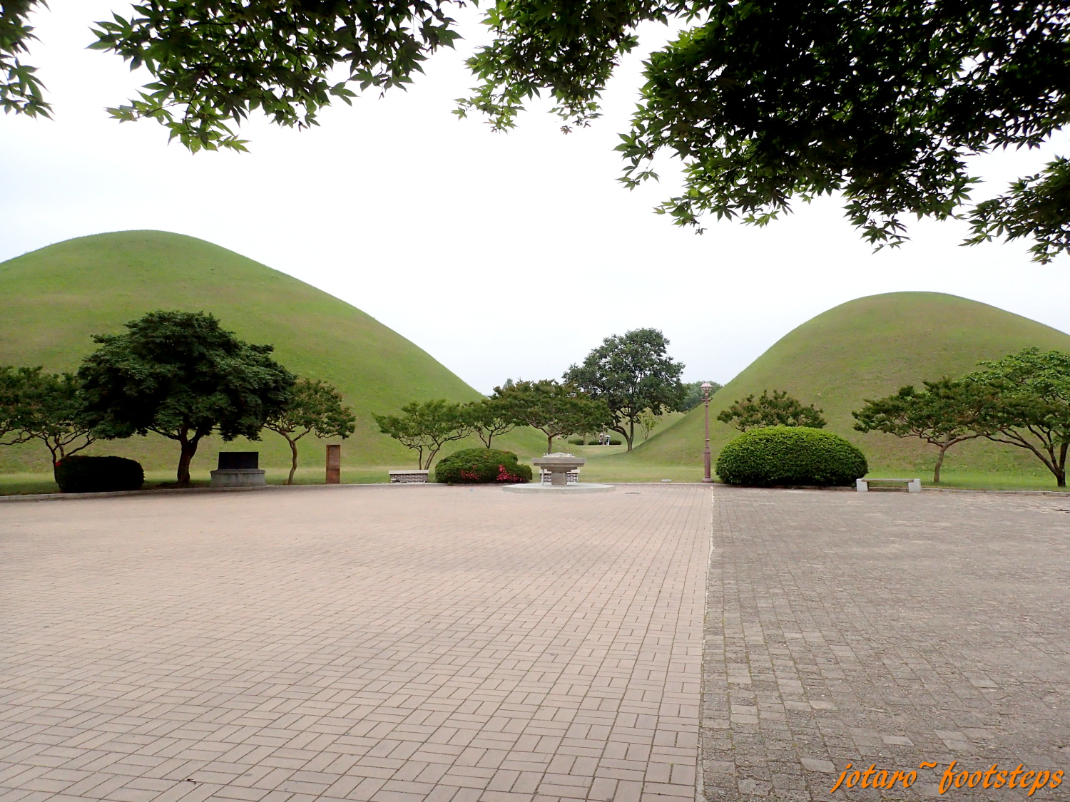 Footsteps - Jotaro's Travels: Sites : Tumuli Park Tomb Complex Gyeongju ...