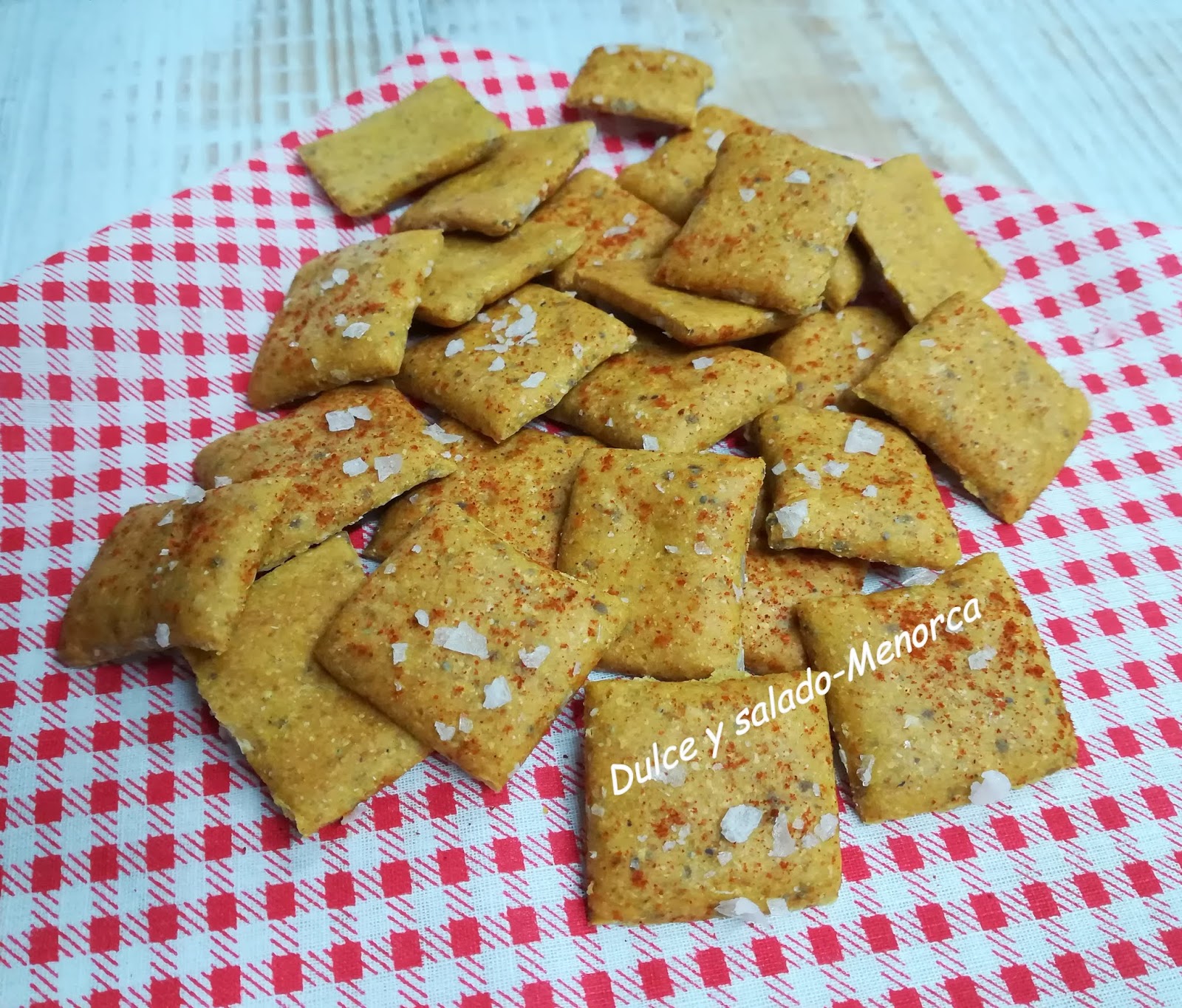 Dulce y Salado-Menorca: Crackers de garbanzo y pimentón