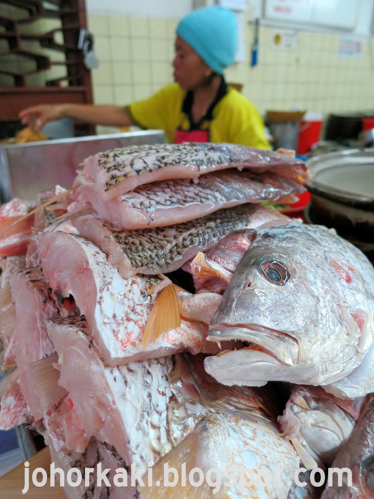 Famous Kam Long Ah Zai JB Curry Fish Head @ Jalan Wong Ah Fook ...