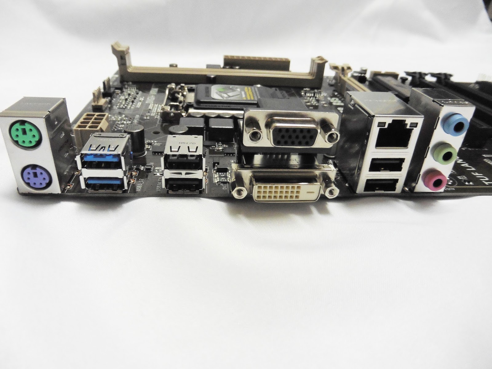 Unboxing & Review: ASUS Trooper B85