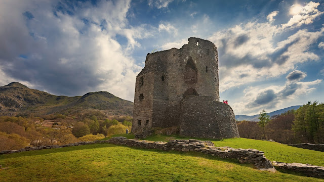 8 Welsh Castles To Put on Your Travel Bucket List Immediately