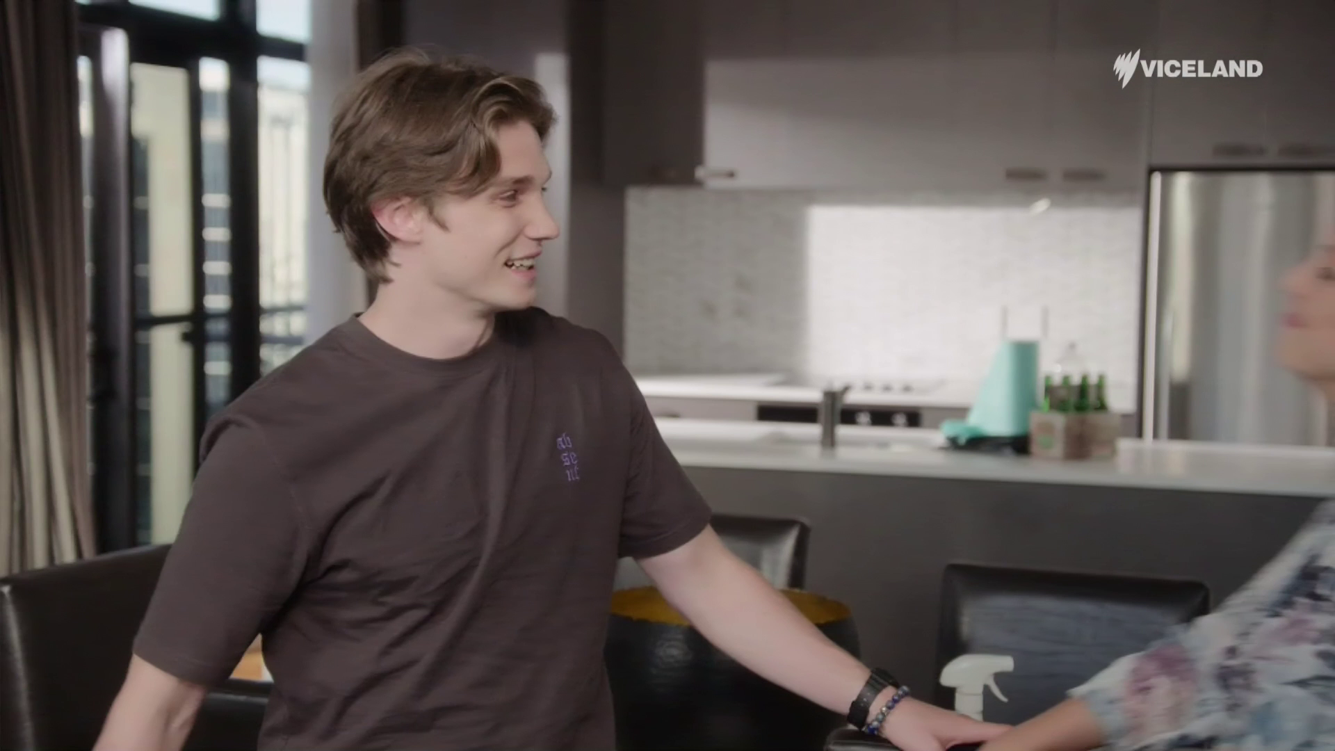 ausCAPS: Henry Rolleston shirtless in Shortland Street