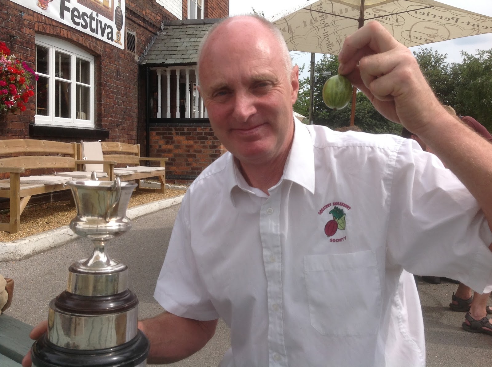 Blogs from the Bongs: PETER IS CROWNED PRINCE AMONG THE GOOSEBERRIES