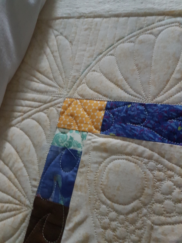 Stitchingmatters: Finally my Handy Dandy scrap quilt is on the frame
