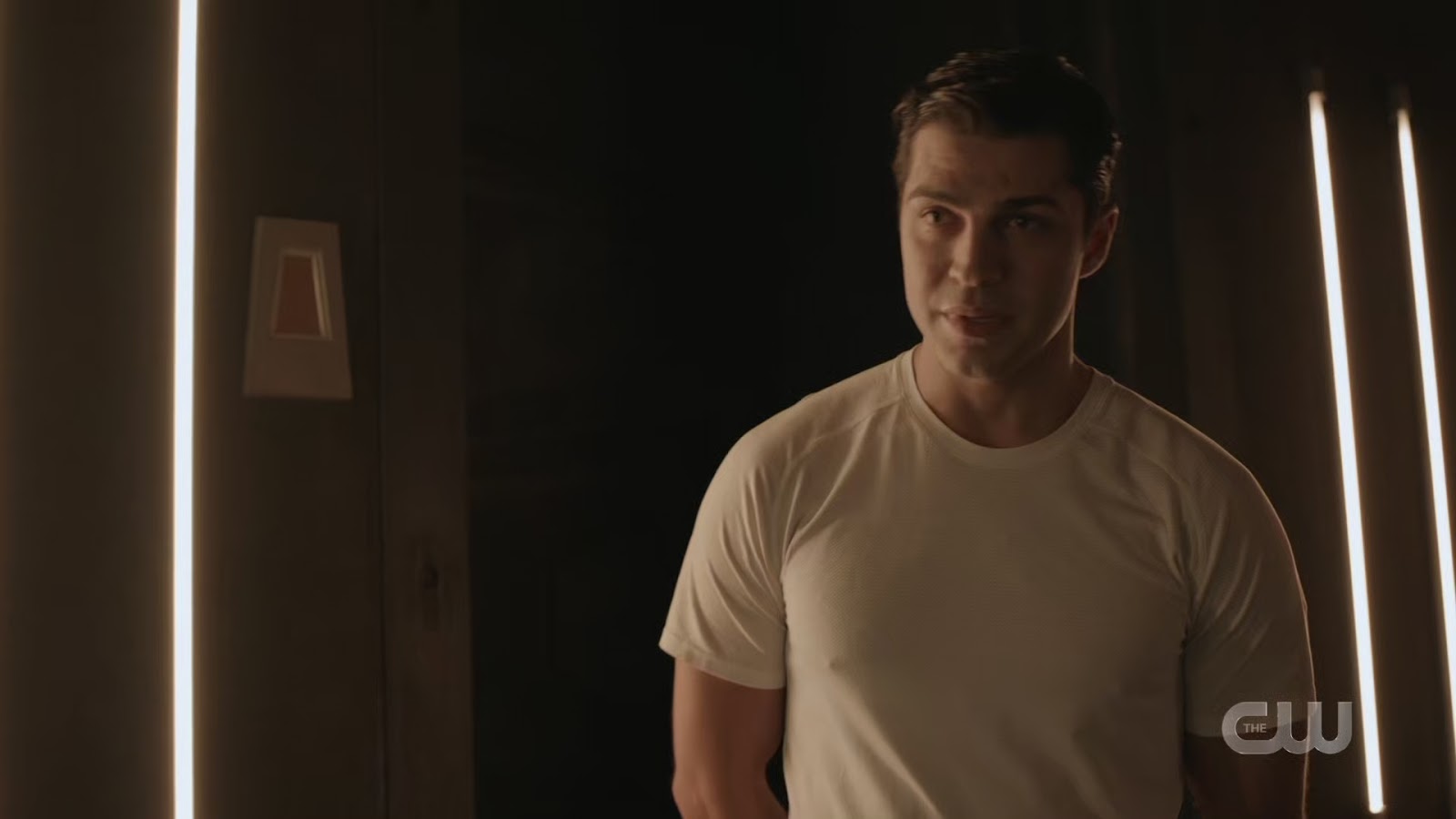 ausCAPS: Jason Diaz shirtless in The 100 7-09 "The Flock"