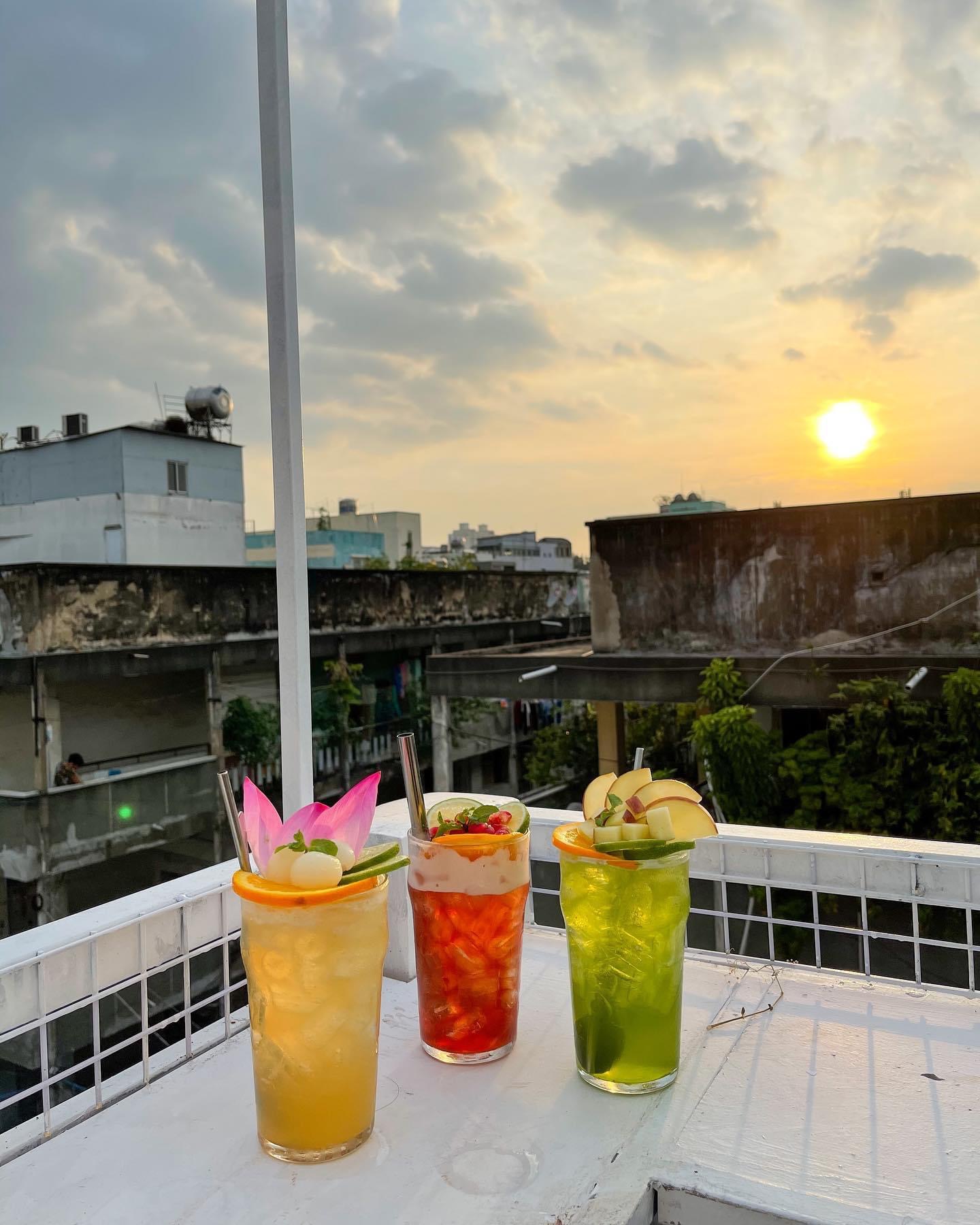 Young Coffee Tea Quận 10 - Quán trà trái cây view ngắm hoàng hôn siêu xinh