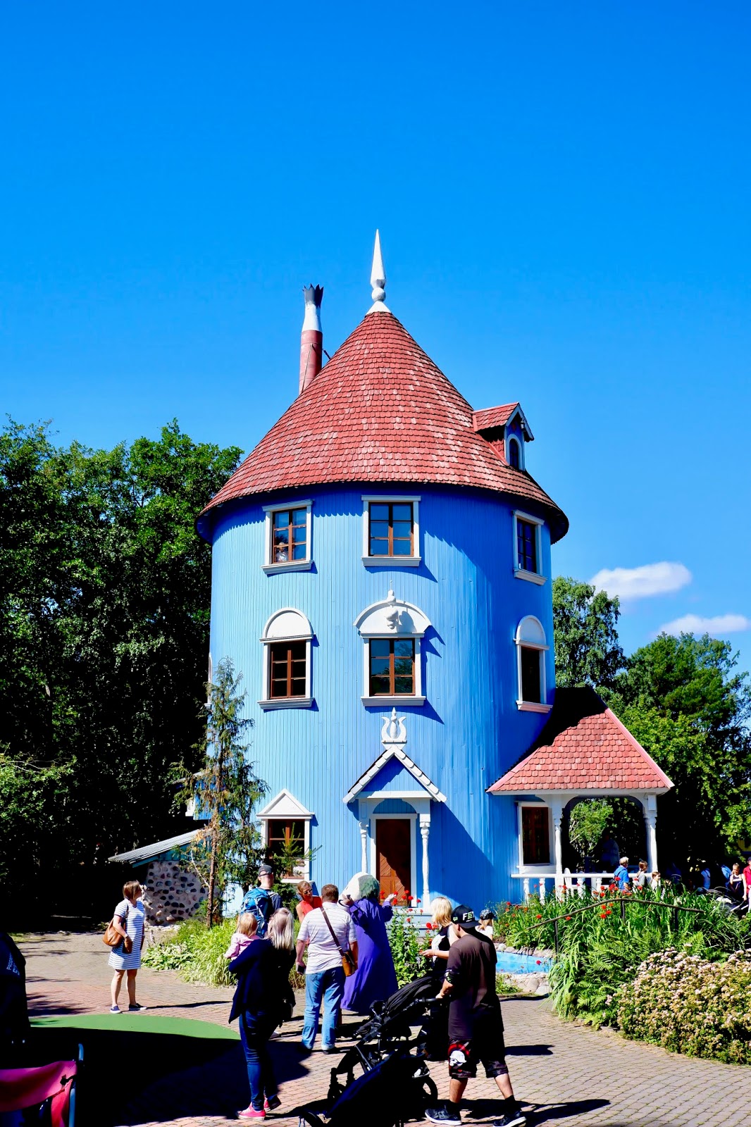 Oispa punssia: Muumit meillä ja maailmalla - Muumimaailma