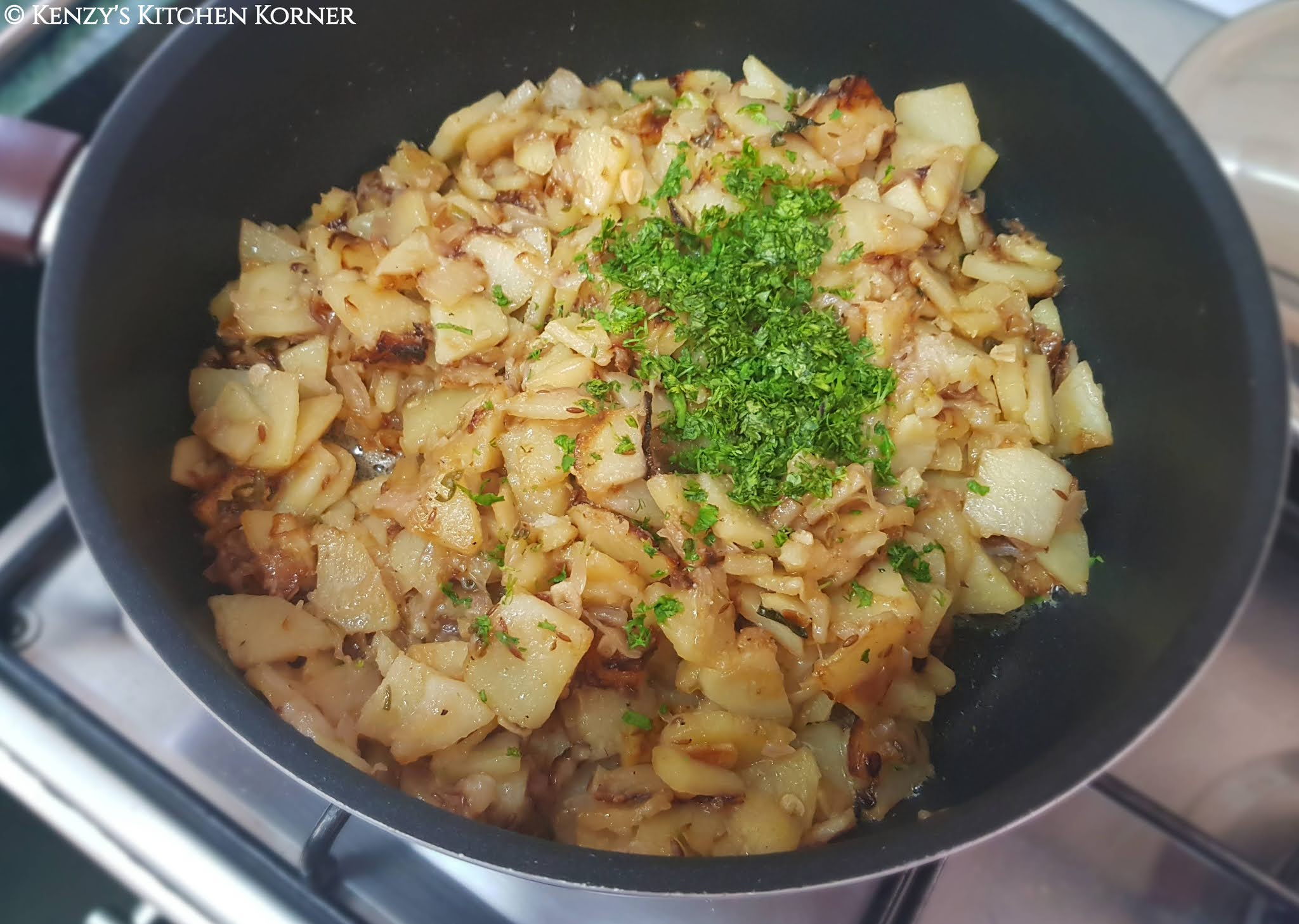 Kenzy's Kitchen Korner... : Parsi Style Kharo Safed Papeto & Papeta Par Edu