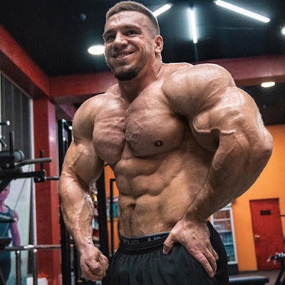 Muscle Lover: IFBB Pro bodybuilder Mikhail Volinkin from Uzbekistan