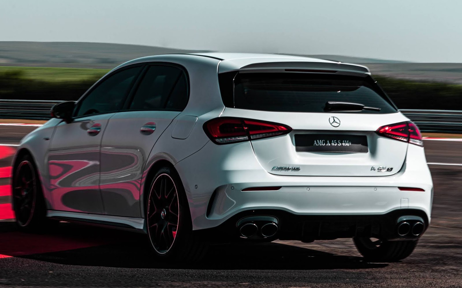 Mercedes AMG 45 S chega ao Brasil - fotos e preços