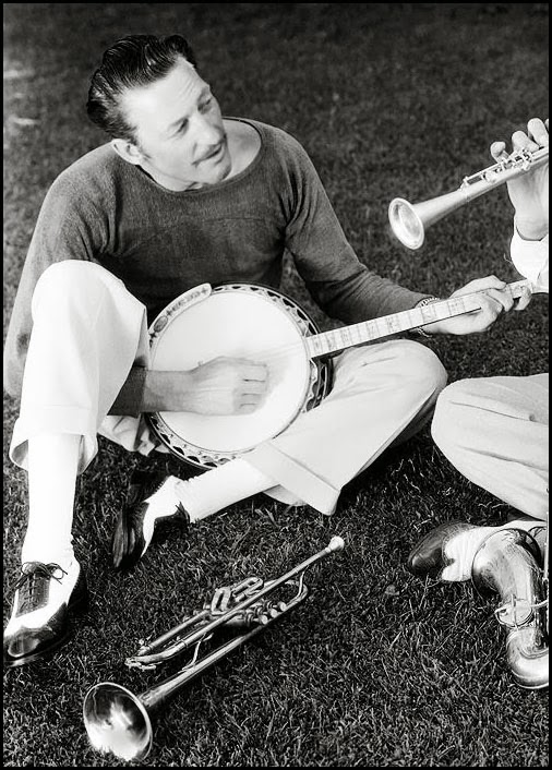 Art, Movies, Wood and whatnot . . .: Willy!!